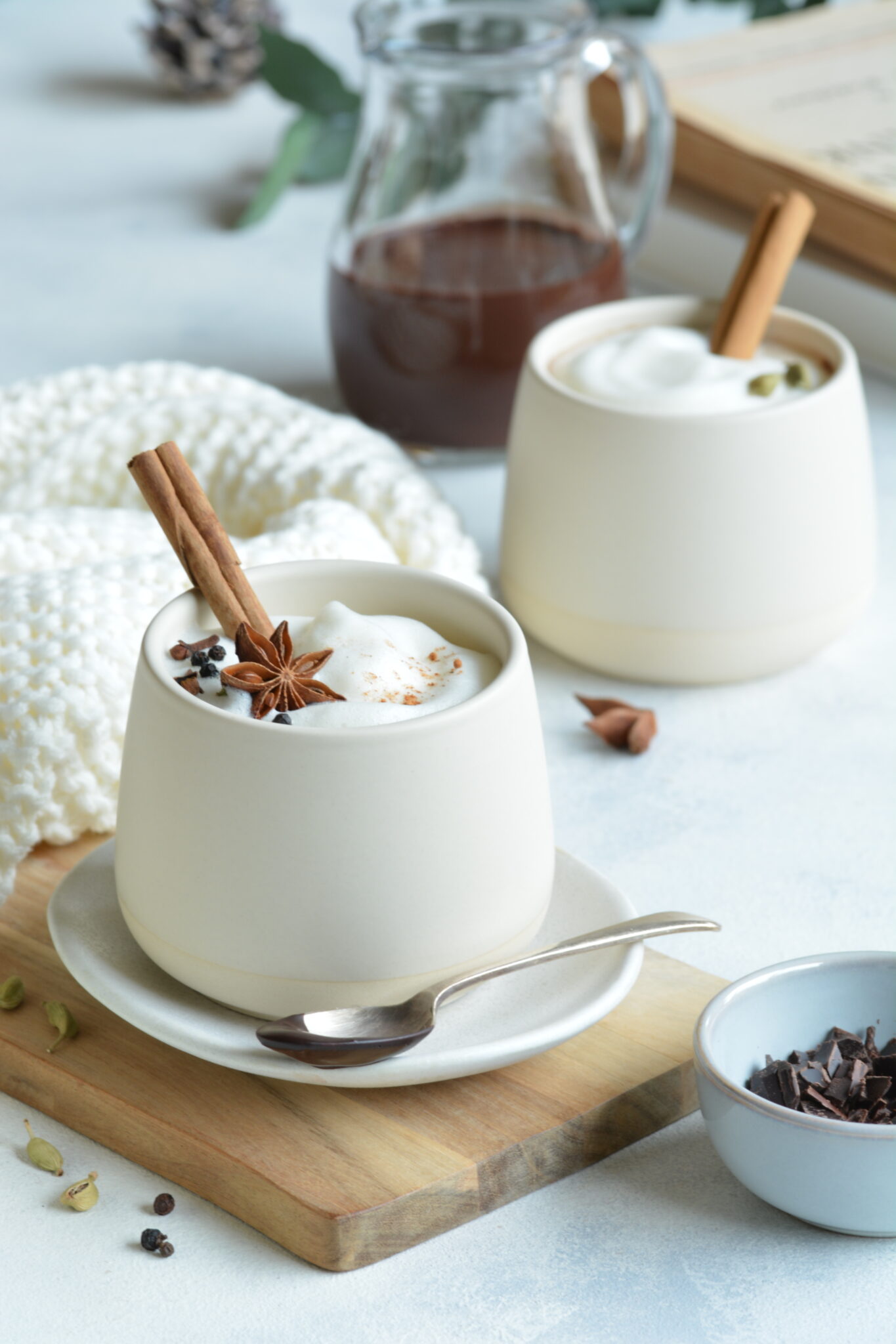 Vegan hot chocolate with freshly infused chai spices - Berries & Lime